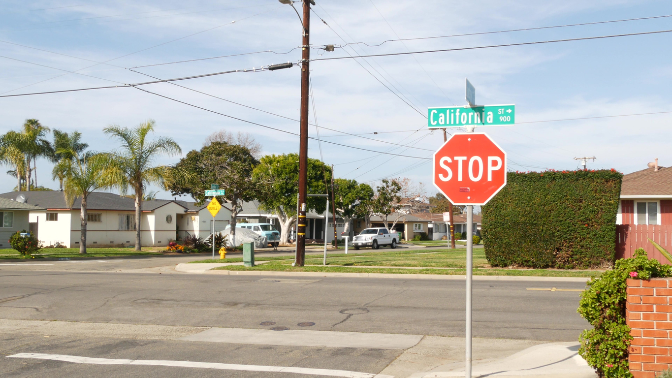 Why the California Roll at Stop Signs Is Illegal